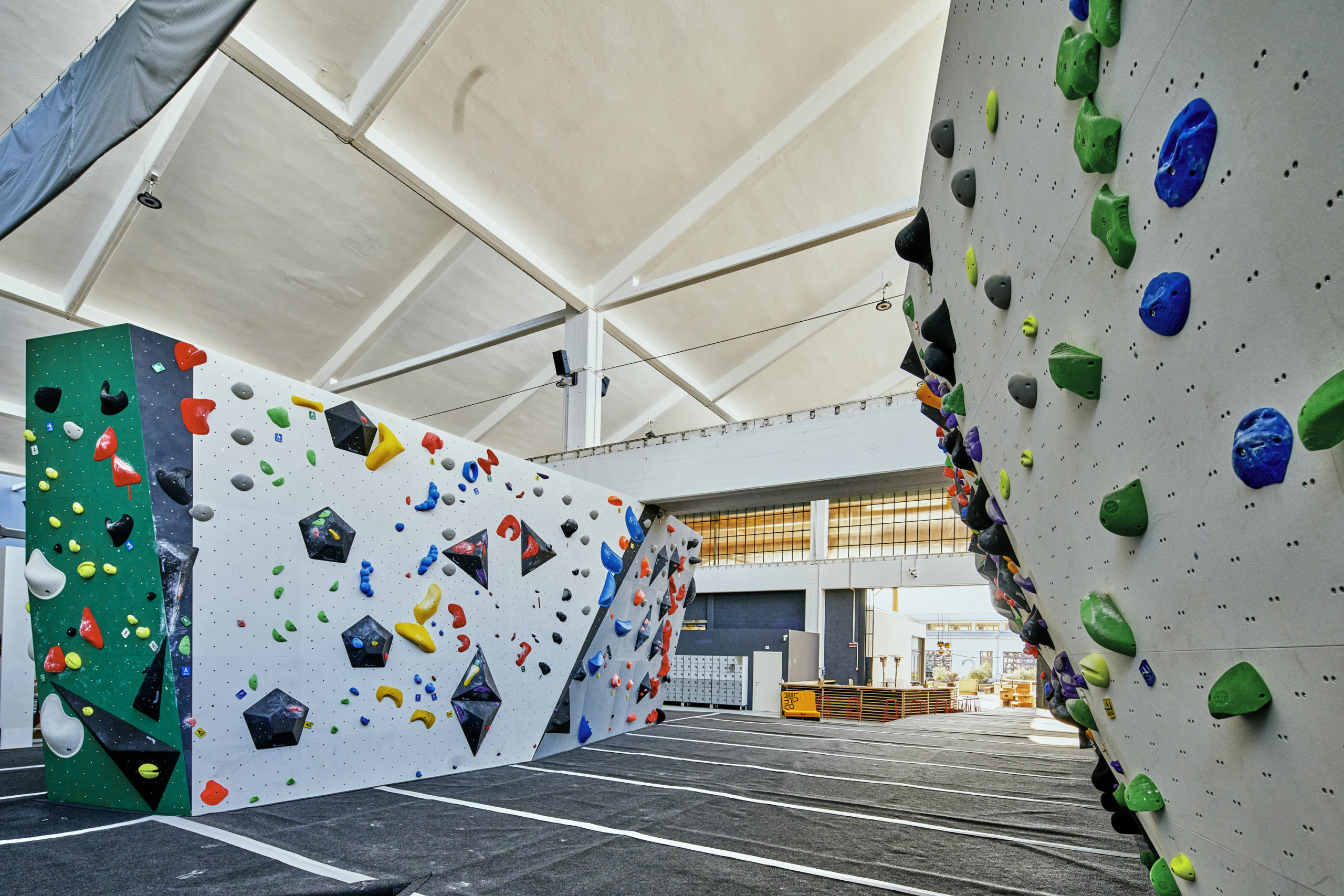 BOULDER - Orobia climbing